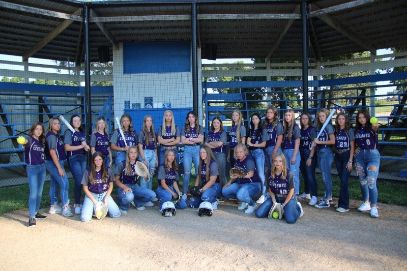 Howells-Dodge Consolidated - HWY 91 Cyclones battle against the Aquinas ...